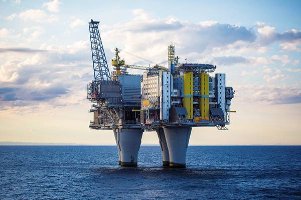 Oil traders see glimmer of profit in hoarding crude at sea – The Gulf ...