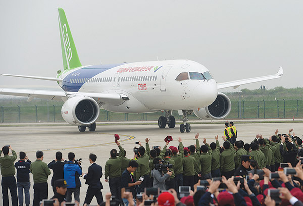 Chinaâ€™s new jet completes first flight - The Gulf Time Newspaper