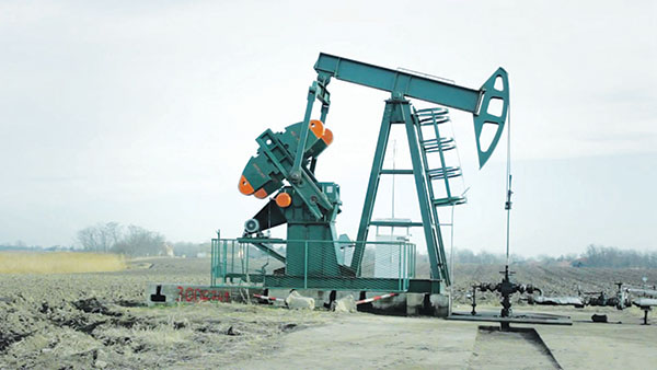 Oil posts weekly decline as US drillers resume expansion - The Gulf ...