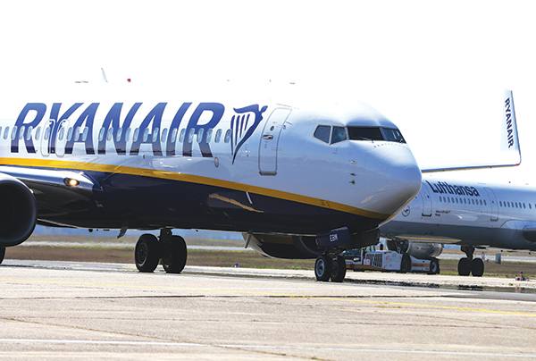 Dublin-based Ryanair scraps two cabin-bag rule - The Gulf Time Newspaper