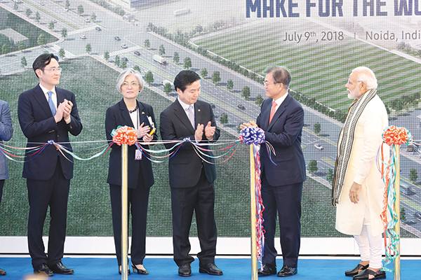 Samsung opens worldâ€™s largest mobile phone factory in India – The ...