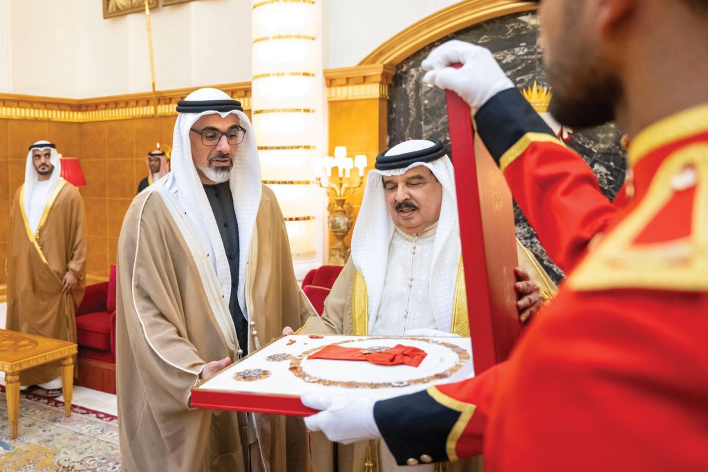 King of Bahrain awards Crown Prince of Abu Dhabi with King Hamad Order ...