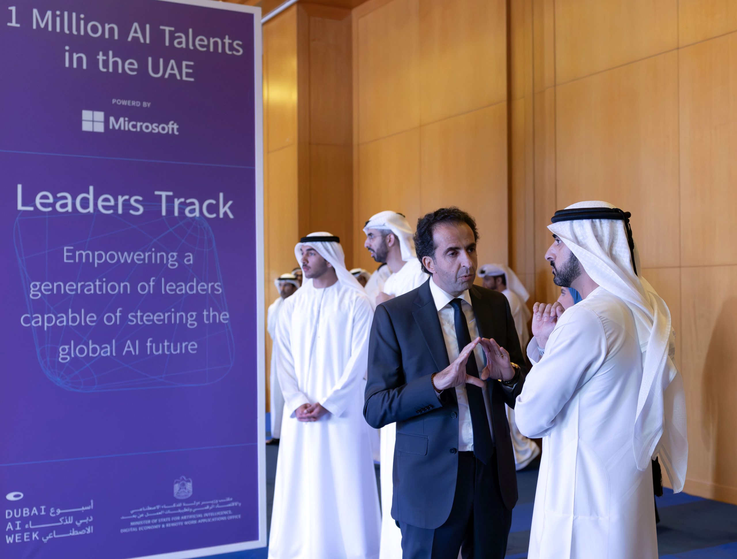 Hamdan bin Mohammed meets with government employees participating in ‘1 ...